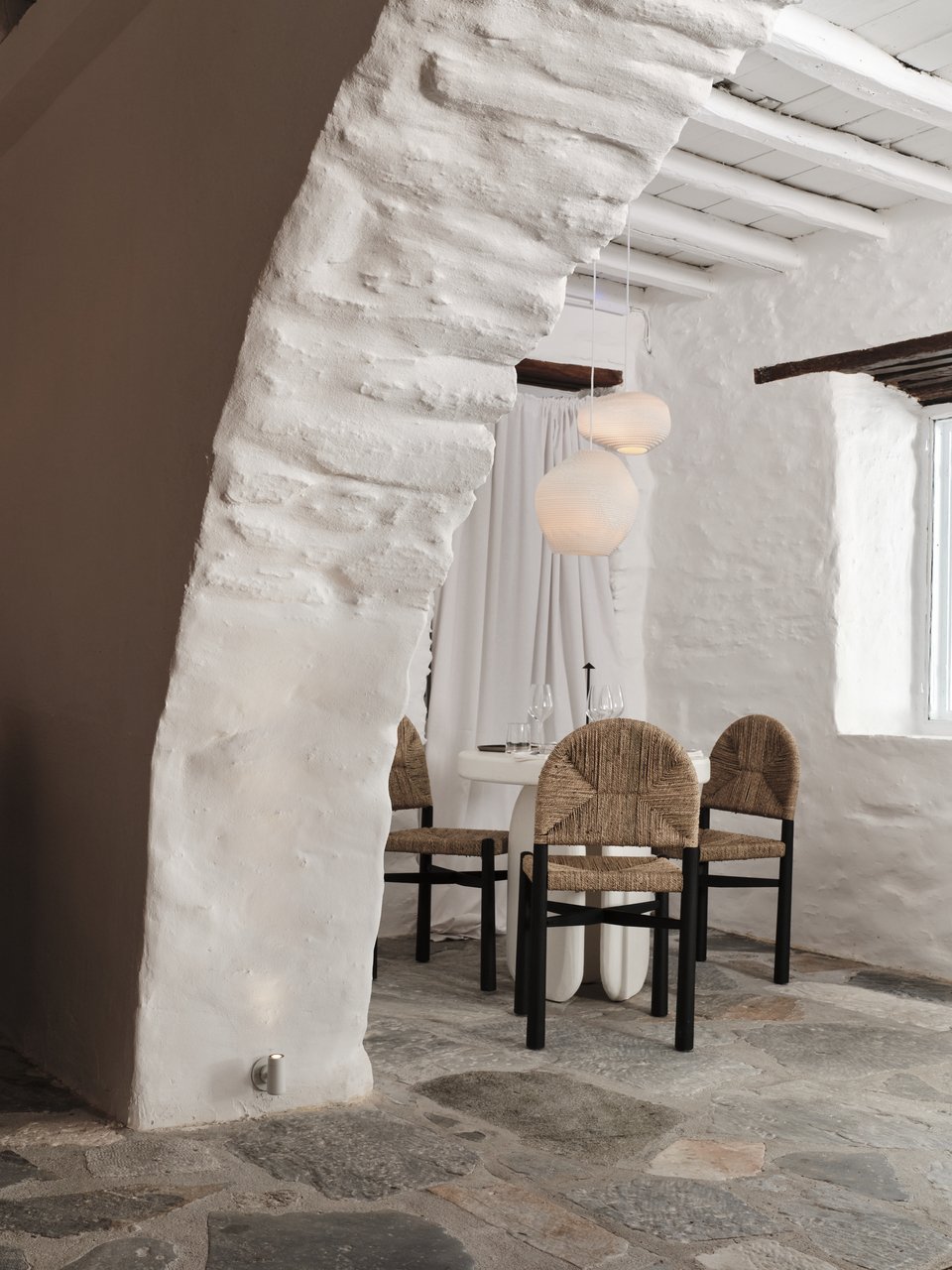 Liako: Πώς ένα κτίριο του 1900 στη Σύρο μεταμορφώθηκε σε μοντέρνο εστιατόριο -Εκπληκτική αλλαγή ...